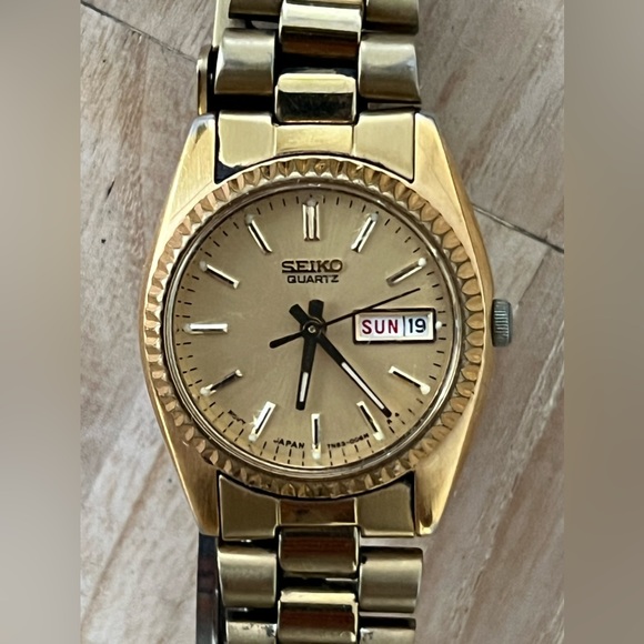 Seiko | Accessories | Seiko Ladies Watch Vintage Goldtone Bracelet And Dial Day Date Windows ...